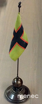 Antikvaarinen kirjakauppa Menec - Itä-Karjalan lippu karhutelineellä